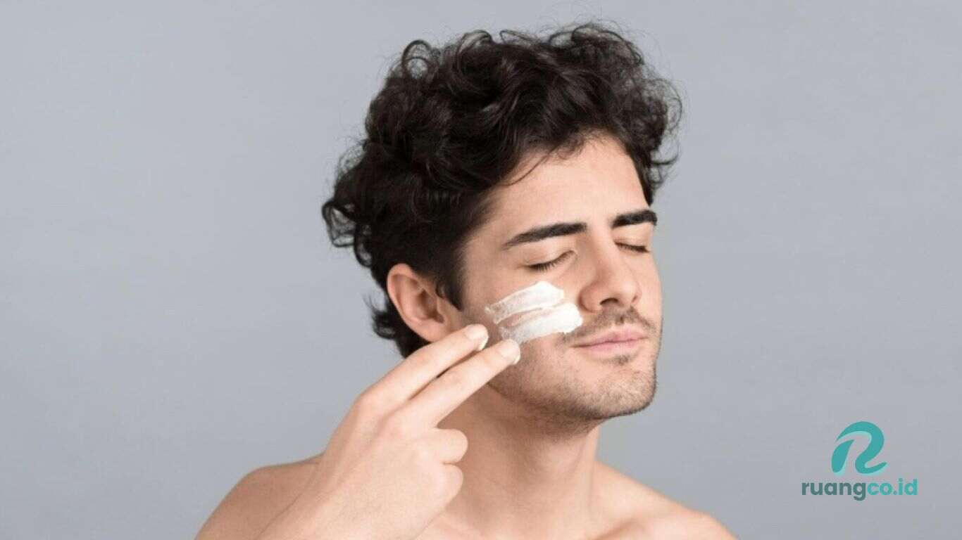 Kulit Kering Kusam? Cowok Harus Pakai Moisturizer, Ini Alasannya