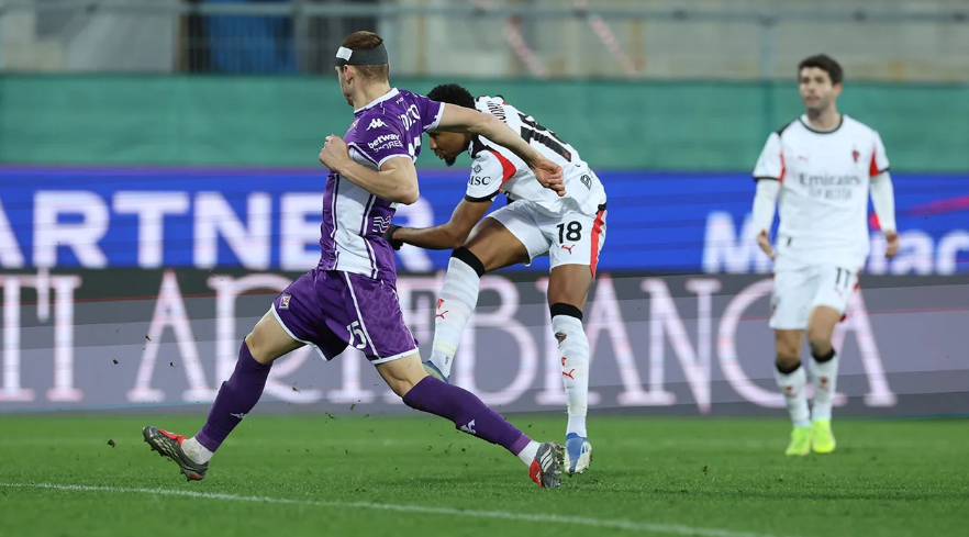 Gol Telat Nkunku Selamatkan AC Milan dari Fiorentina